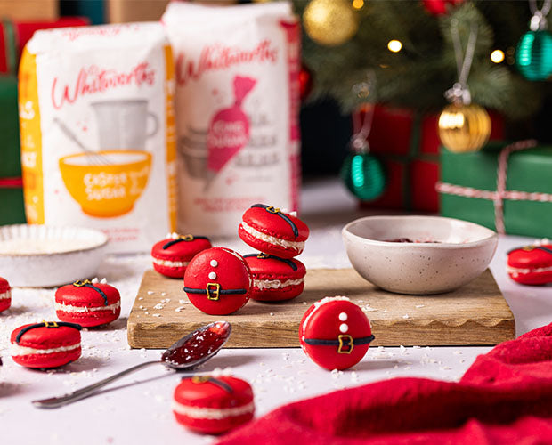 Santa Macarons – Sugarandsyrup